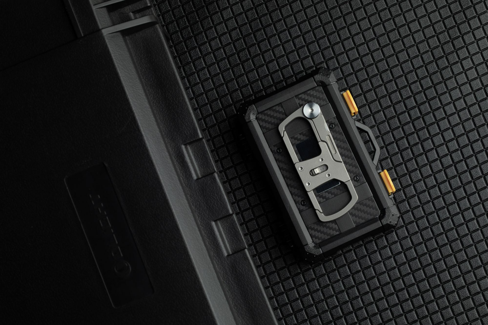 Obuy Otacle R2 | Porte-clés multifonction en Titane - Olight France